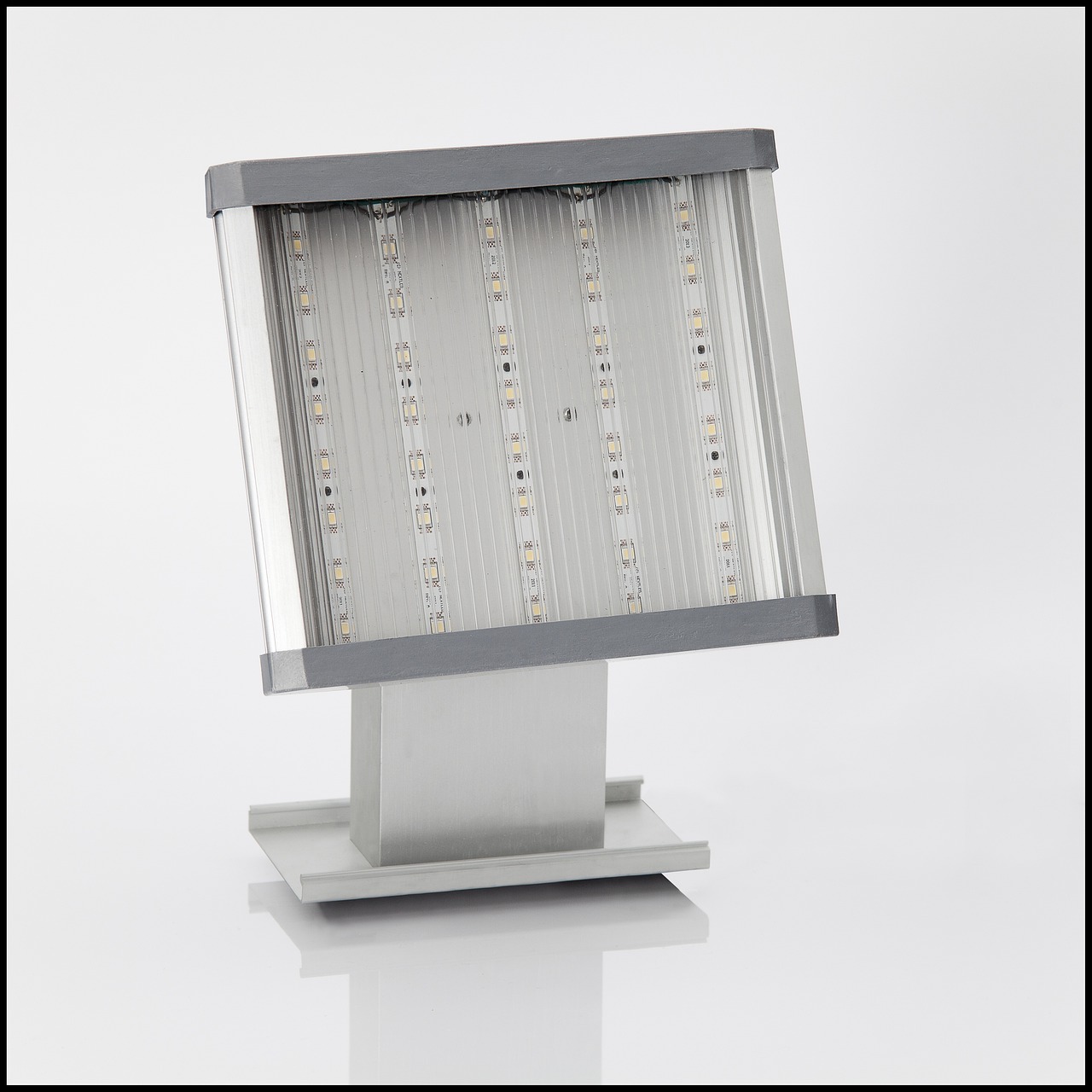 Lampy LED kwadratowe - wyjątkowe oświetlenie dla nowoczesnych wnętrz ...